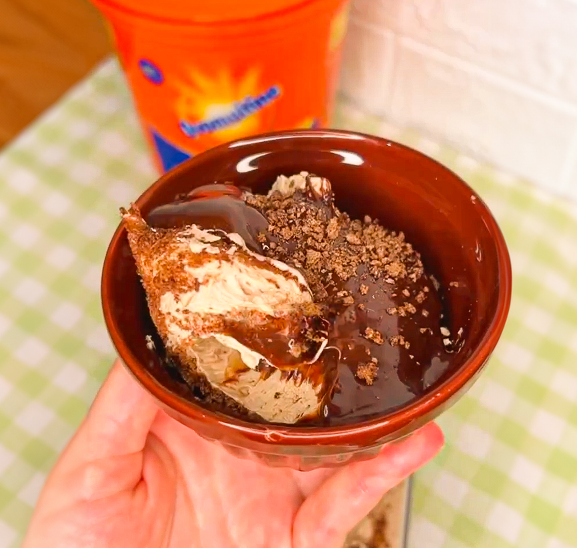 Sorvete de Ovomaltine na cake box – Para você Brilhar
